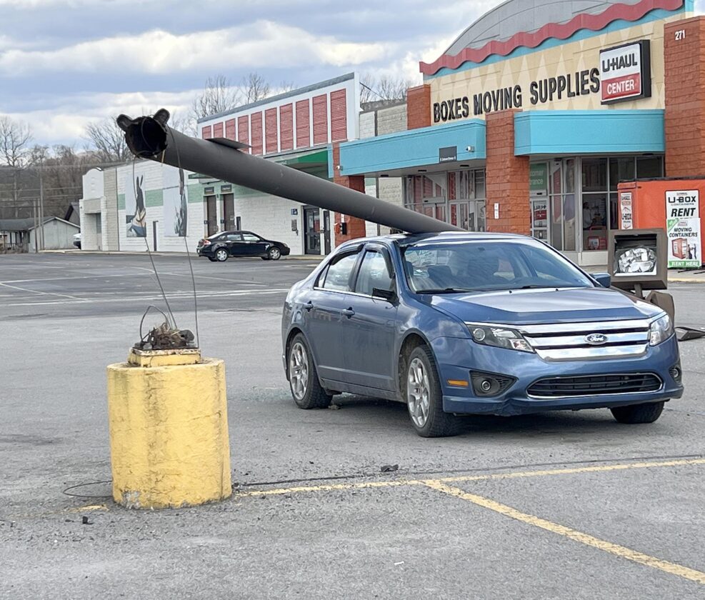High Winds Topple Light Pole | News, Sports, Jobs - The Intermountain